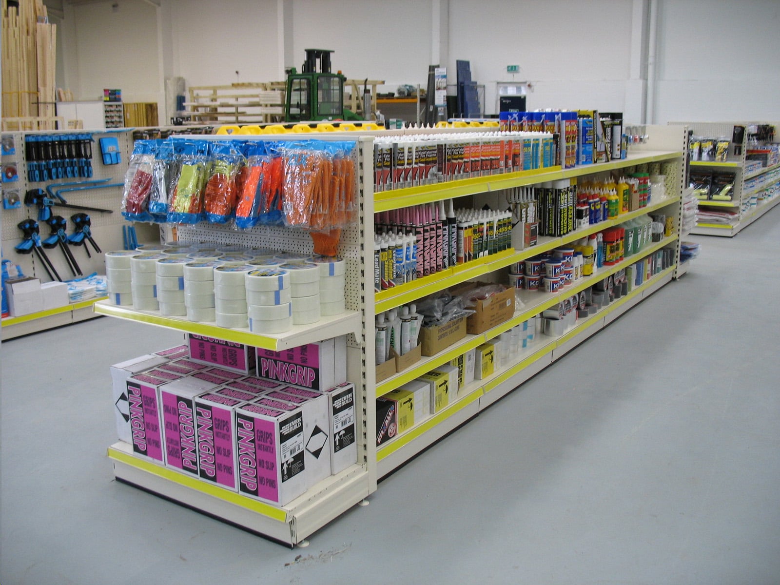 Single or Double sided Gondola Shelving - Which Is Right For You?